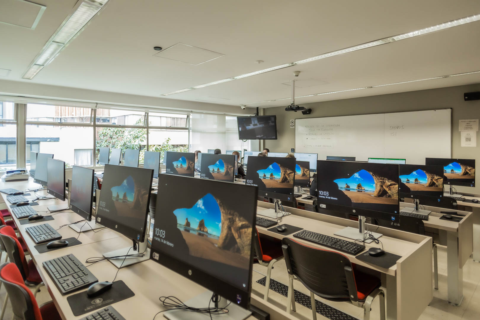 Salas de cómputo 2023 | Universidad de Bogotá Jorge Tadeo Lozano