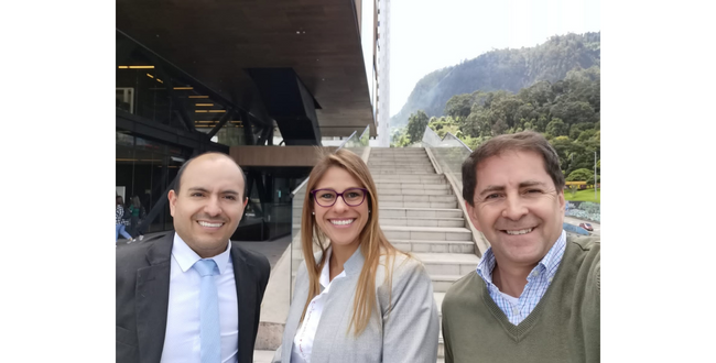 VISITA DE REPRESENTANTE DE LA JMC ACADEMY OF CREATIVITY DE AUSTRALIA A ...