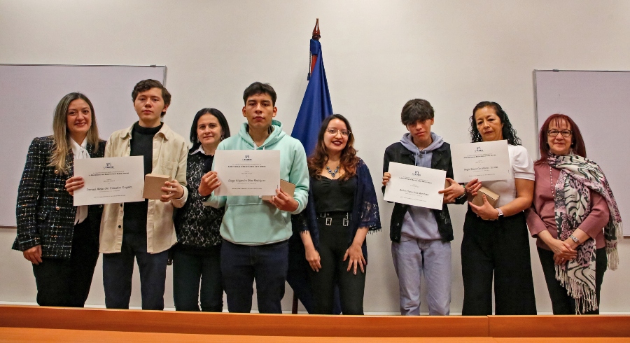 Cinco estudiantes destacados reciben Becas Ser Utadeo 2024 ...