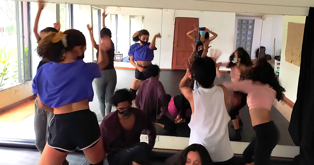 Lo poético y lo prosaico; un gesto que invita a la comprensión del ...